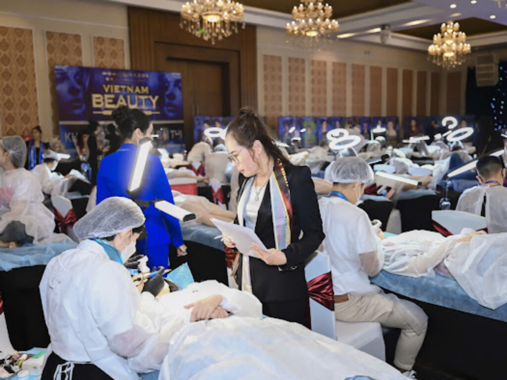 Sự Đóng Góp Của Master Trang Kim Trong Vai Trò Giám Khảo Tại VIỆT NAM BEAUTY CUP 2024 - Toả Sáng ...